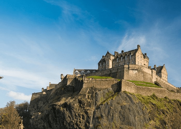 Top Edinburgh Attractions: Visit Castles, Whiskey Tours & Scenic Highlands