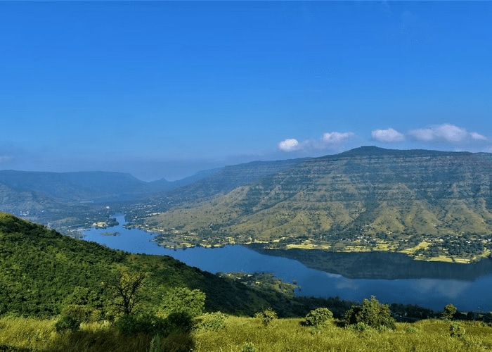 Explore Mahabaleshwar's scenic viewpoints, serene lakes, and nature’s ...